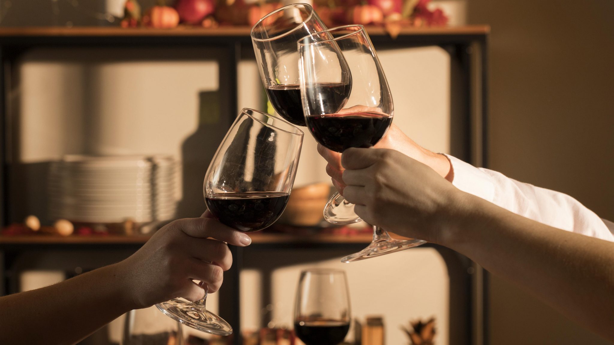 ¿Cómo decorar botellas de vino para regalar en navidad? - Blog Vinopremier